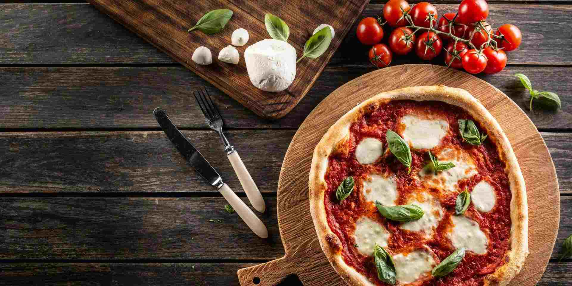 Come fare la pizza in casa in modo semplice - Ezooza.it